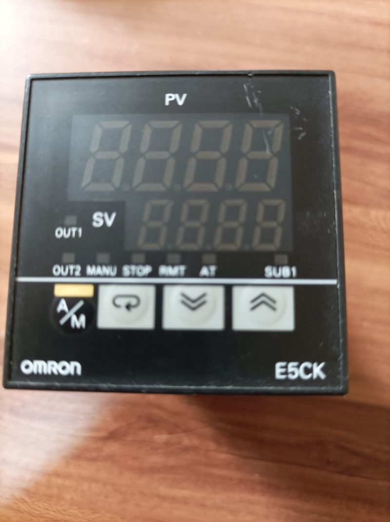 OMRON E5CK-AA1-500 digital controller (elfekvő) – IMB-Vadkert automatika